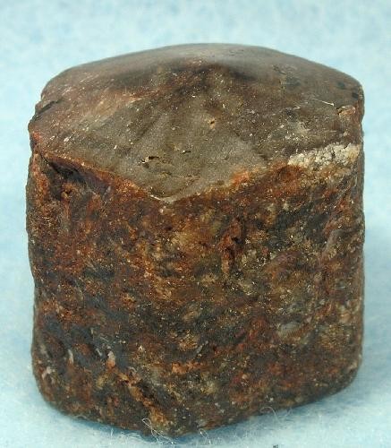 Light-Colored Hard Mineals Without Cleavage